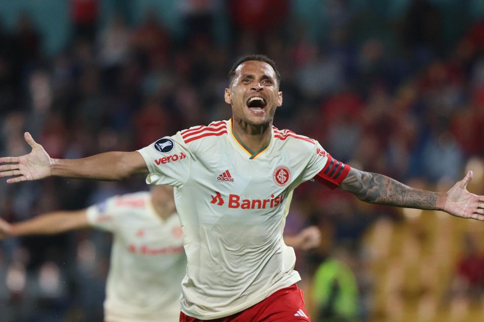 CSA x Internacional: palpites, onde assistir ao vivo, escalações e horário